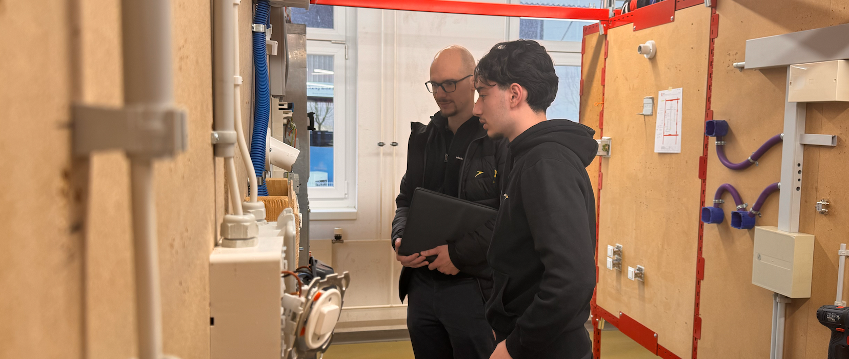 Luca im ersten Lehrjahr – Ein Blick in die Elektrolehre | Marcel ...